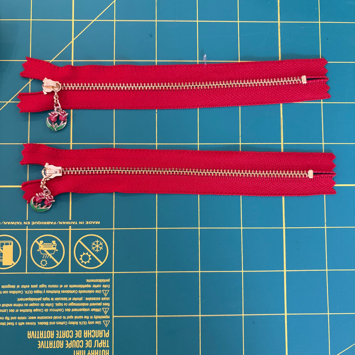 Red Zipper w/ Small Metal Tulip Charm 6” (2pc) – Intrepid Thread